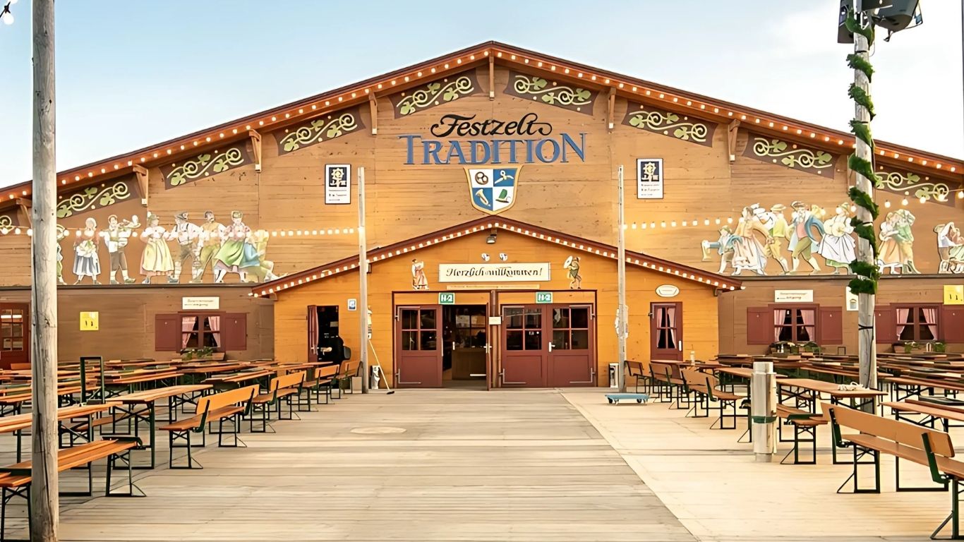Festzelt Tradition: Largest Oide Wiesn Tent at Oktoberfest – eLederhosen