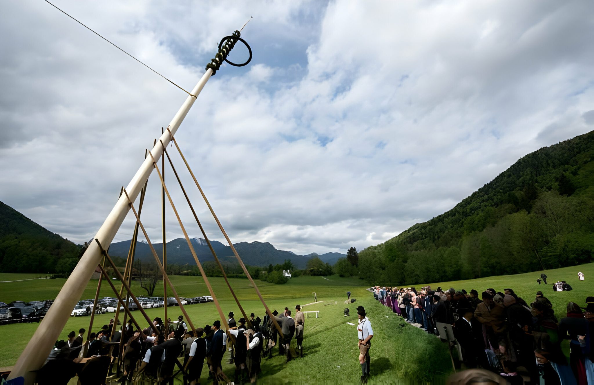 Maypole celebrations in Bavaria, Germany | Elederhosen
