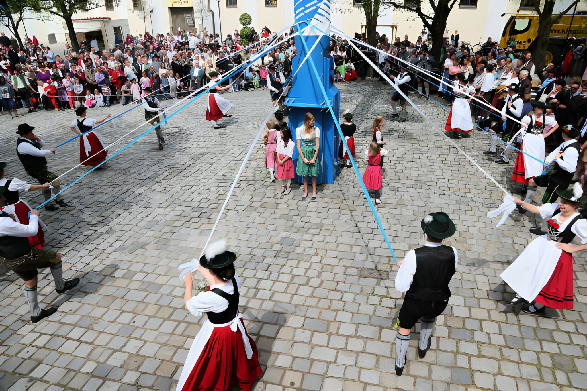 Maypole celebrations in Bavaria, Germany | Elederhosen